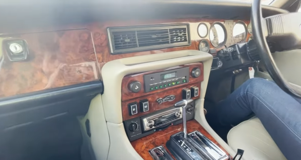 【車紹介】英国のJaguar｜1992年式のレトロな高級車Daimler W6を紹介！